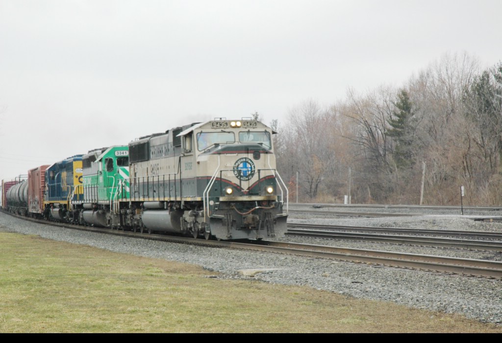 BNSF 9435, FURX 3041 & CSX 8842, East on CSX